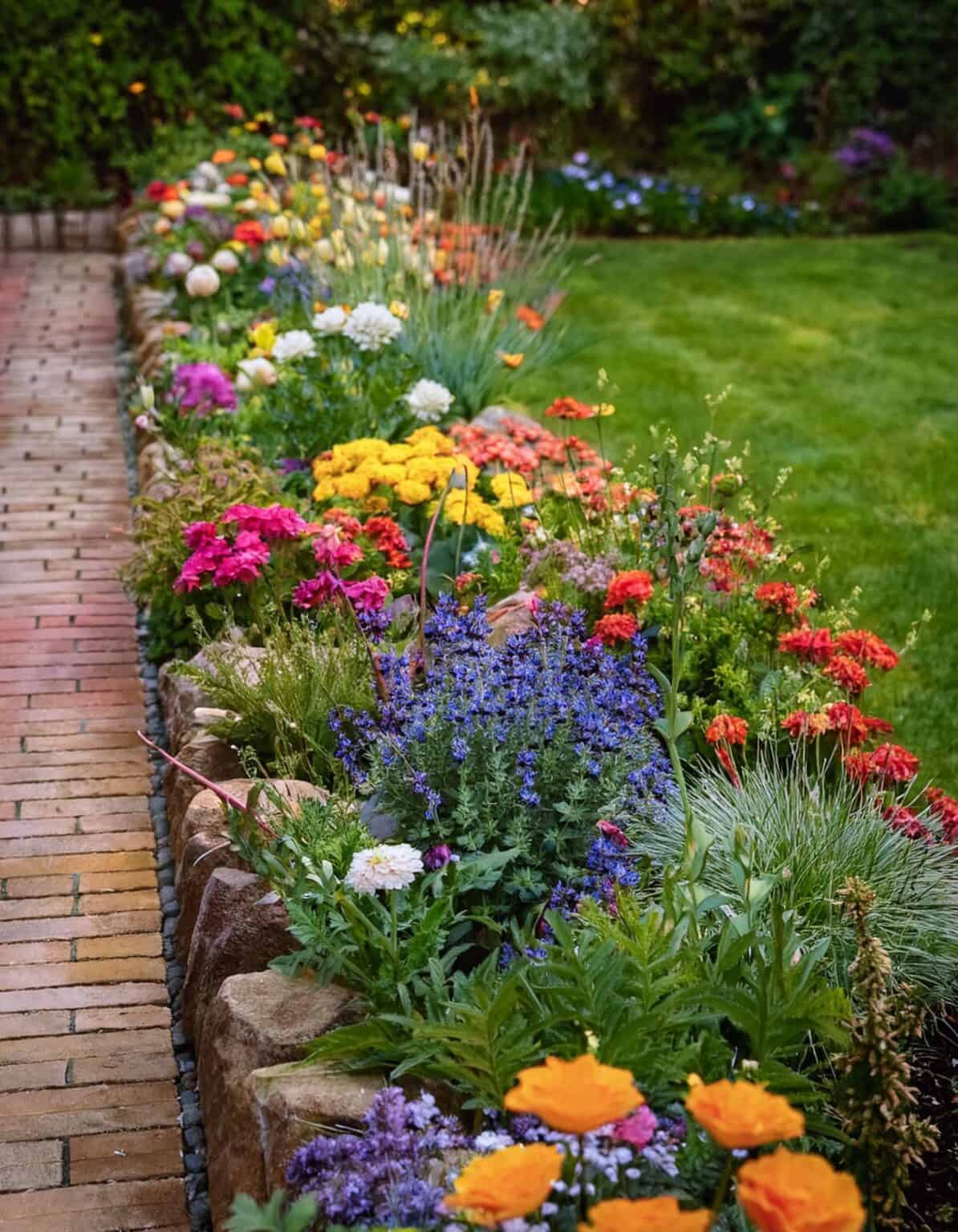 17 Brick Garden Edging Ideas to Frame Your Cottage Garden Flowers ...